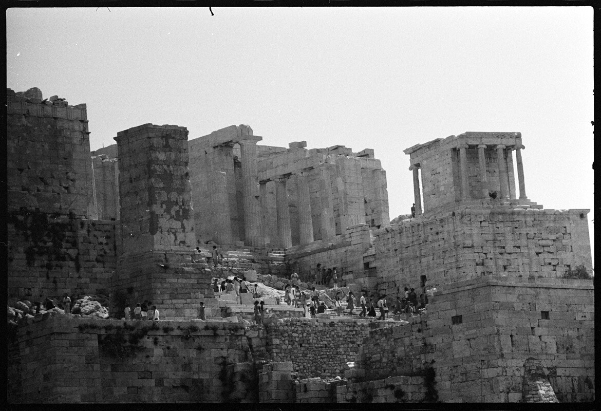 Μια βόλτα στην Αθήνα την τελευταία χρονιά της δεκαετίας του '70 | LiFO